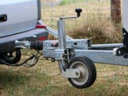 10 Easy Steps for Safely Connecting Your Trailer to Your Truck