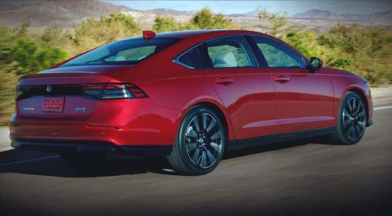 Comparing the 2025 Accord & Toyota Camry | Honda Dealership